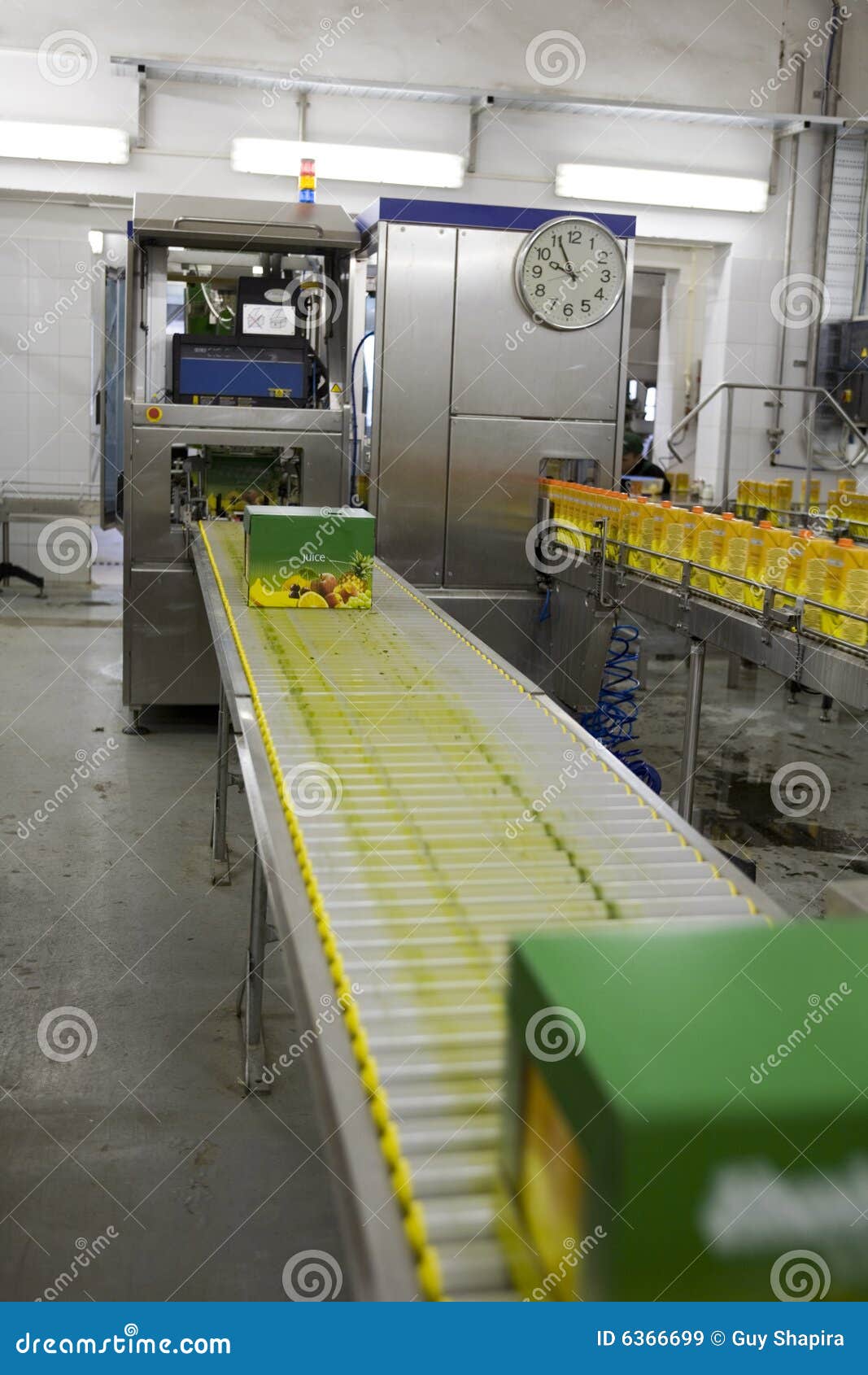 De Wijn, Het Sap En De Drank Van De Productie Stock Afbeelding - Image ...