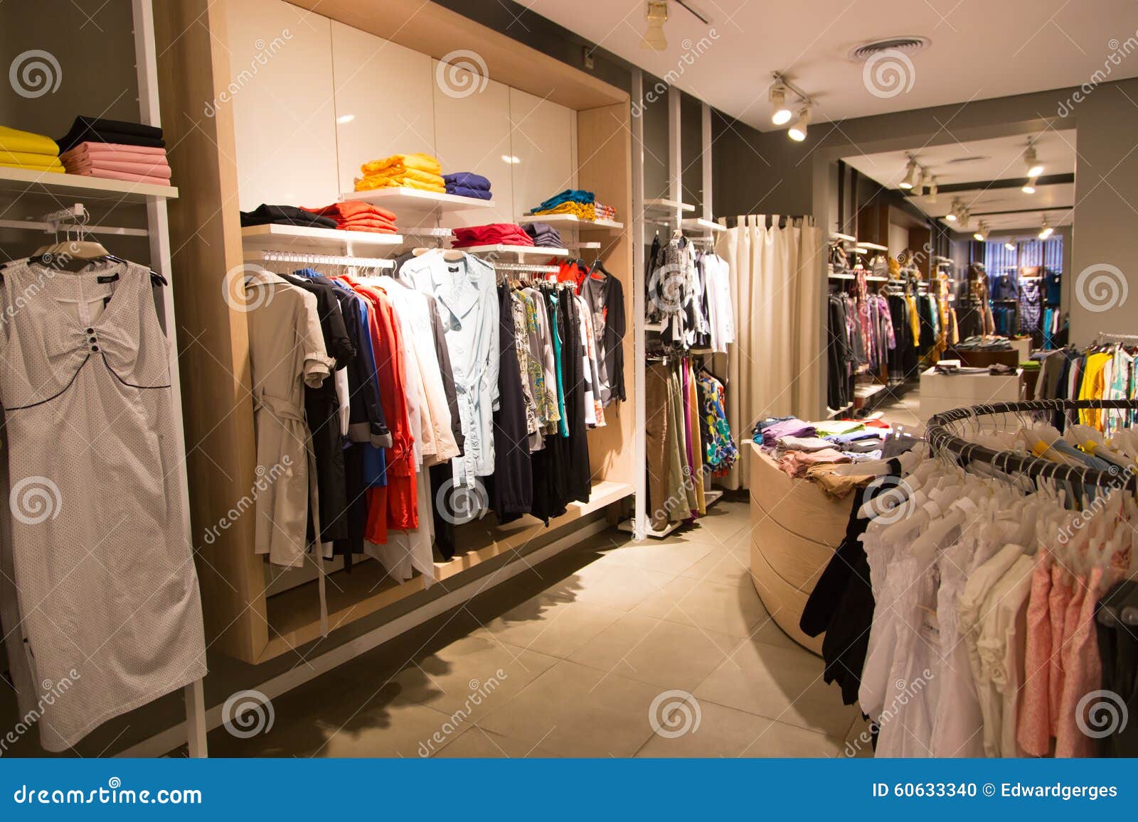 De winkel van de kleding stock foto. Image of kledingwinkel - 60633340