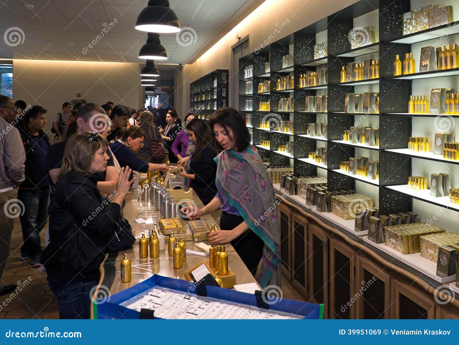 De Winkel Van Het Fragonardparfum Redactionele Stock Afbeelding - Image ...