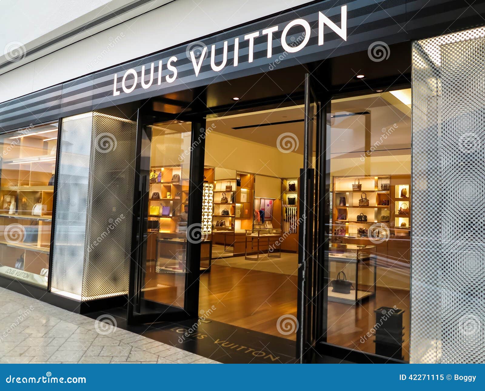 De Winkel Van Louis Vuitton Redactionele Afbeelding - Image of hoog ...