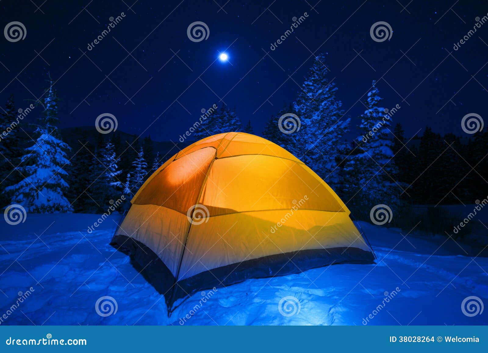 De wintertent het Kamperen stock foto. Image of ontdek - 38028264