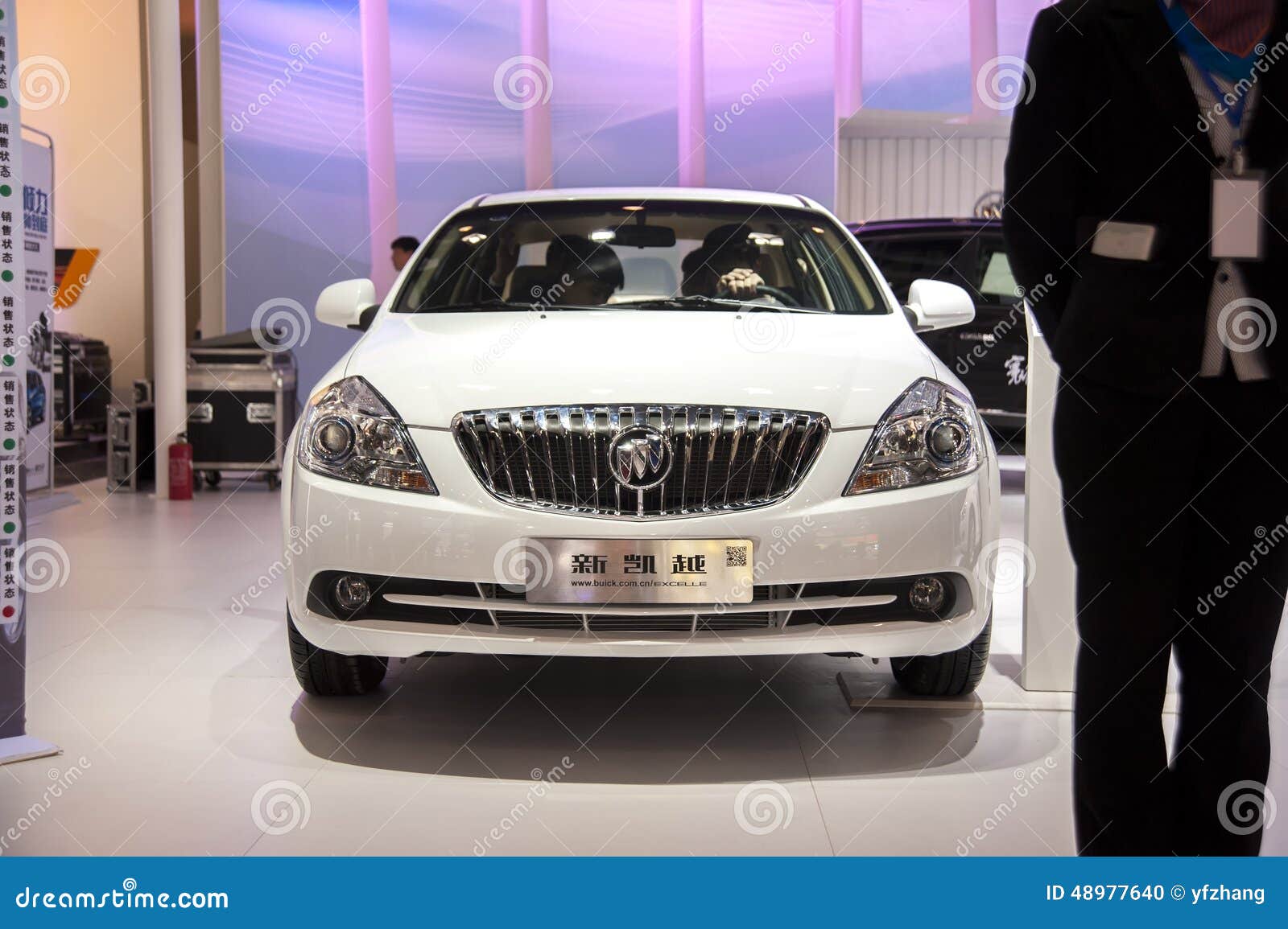 De Witte Auto Van Buick Nieuwe Excelle Redactionele Afbeelding - Image ...