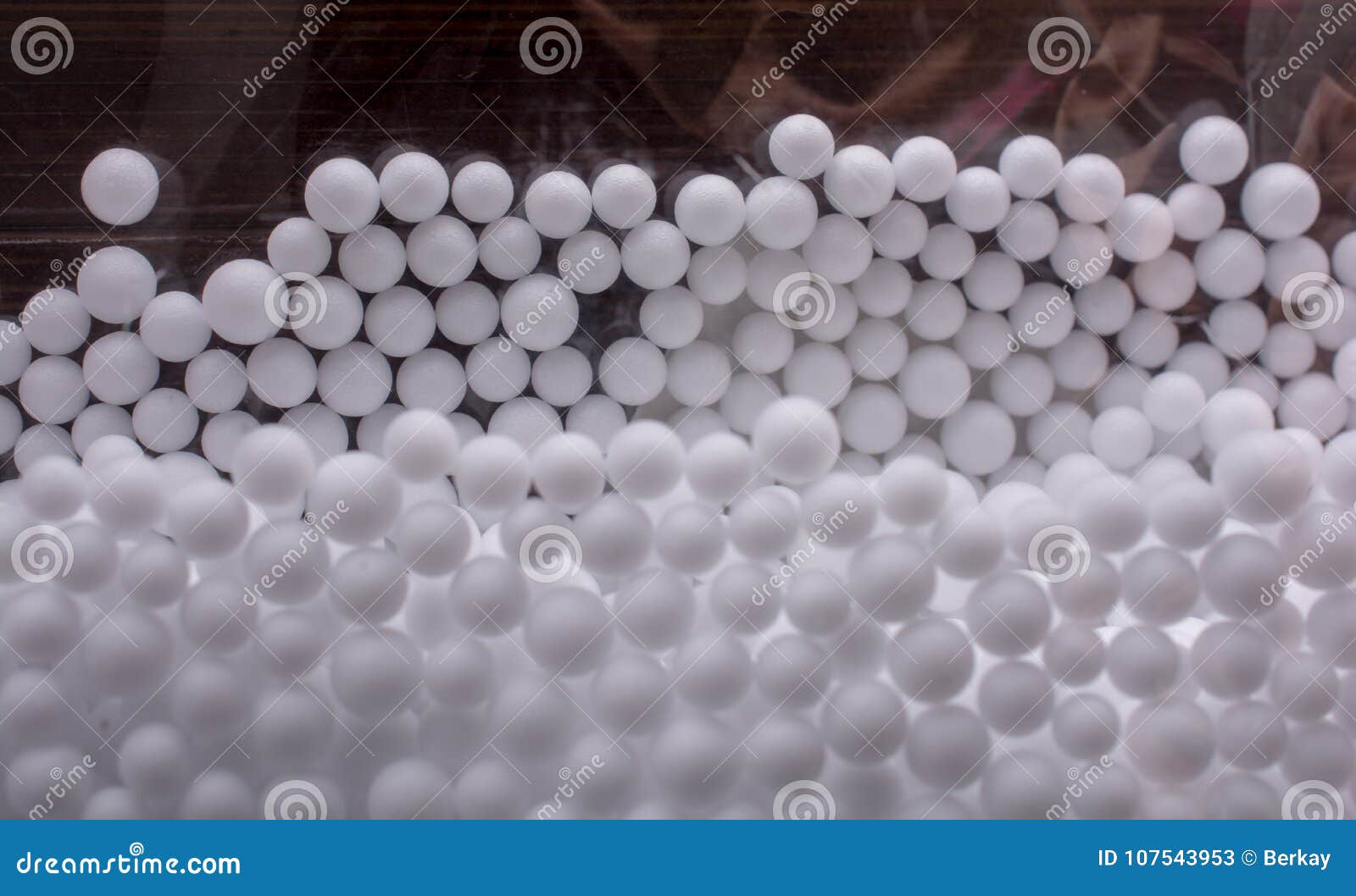 De Witte Ballen Van Het Polystyreenschuim Als Achtergrond Stock ...