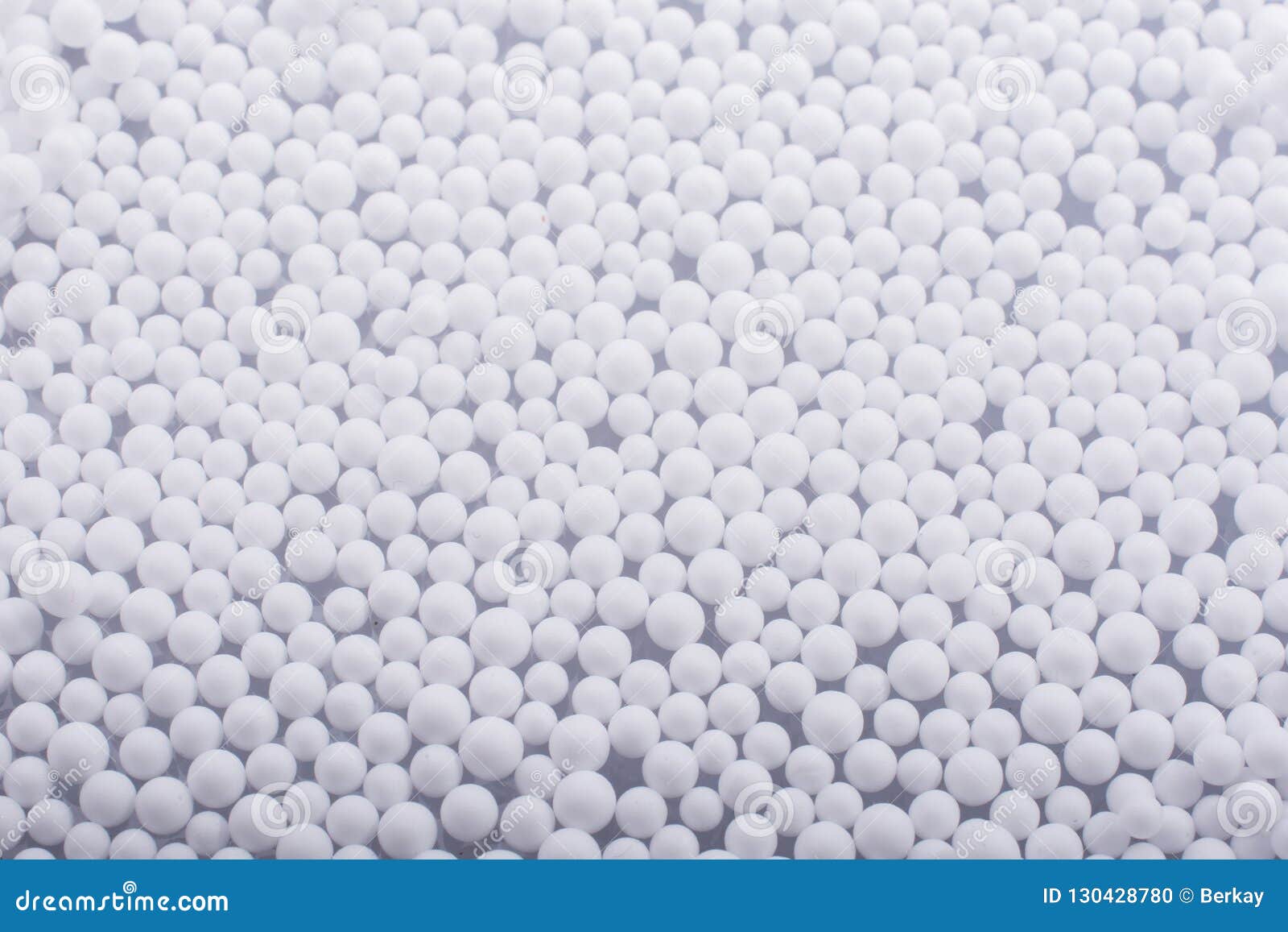 De Witte Ballen Van Het Polystyreenschuim Als Achtergrond Stock Foto ...
