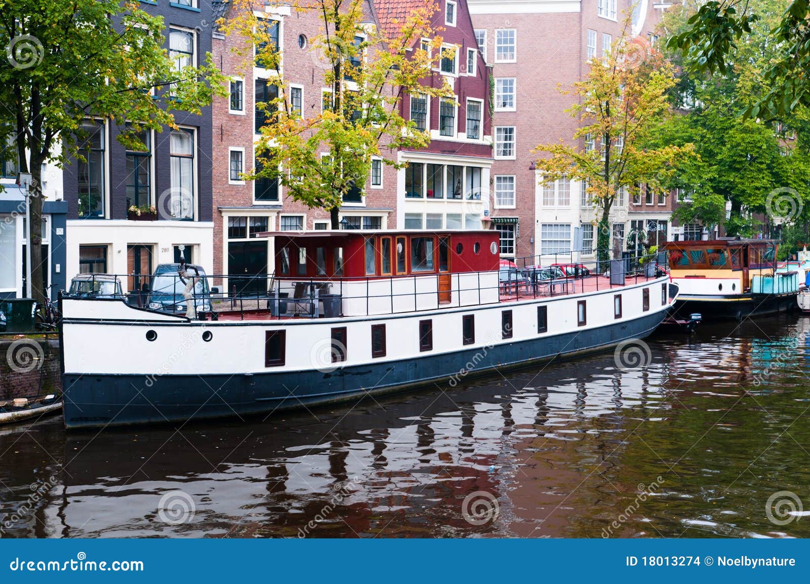 De Woonboot van Amsterdam redactionele stock afbeelding. Image of kleur ...