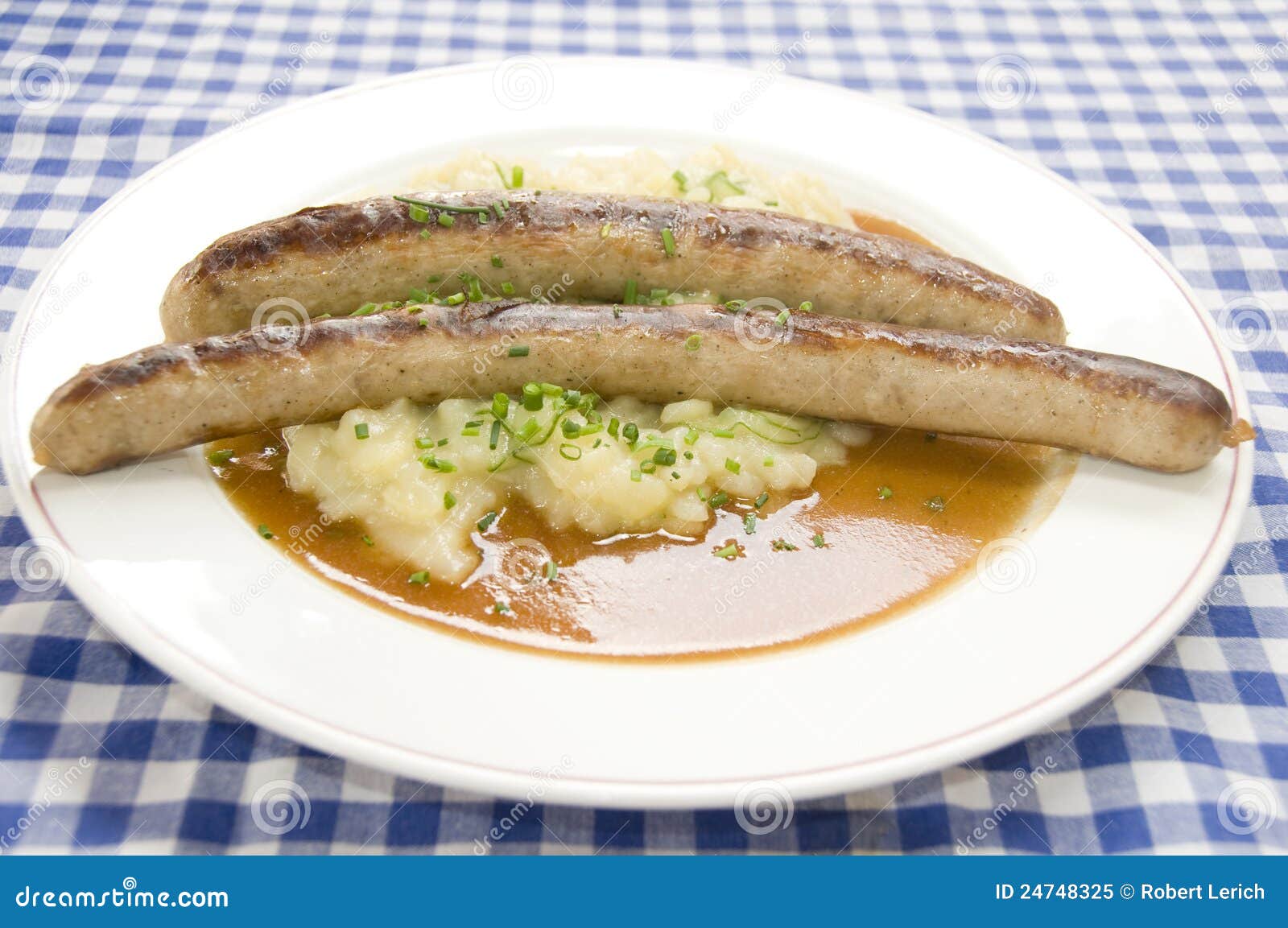 De Worst Van Thuringian Met De Salade Van De Aardappelkomkommer Stock ...