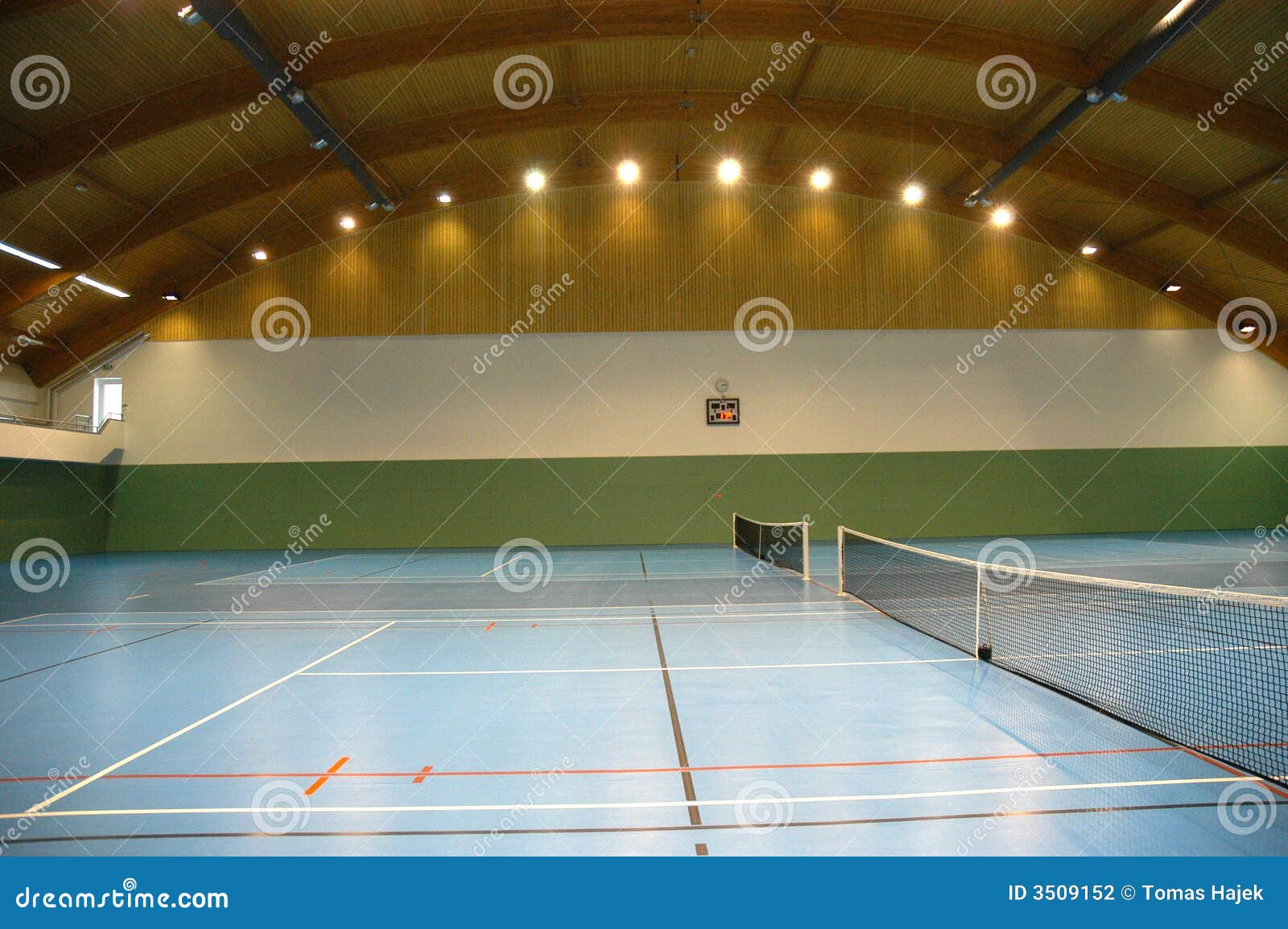 De zaal van het tennis stock foto. Image of binnen, sporten - 3509152