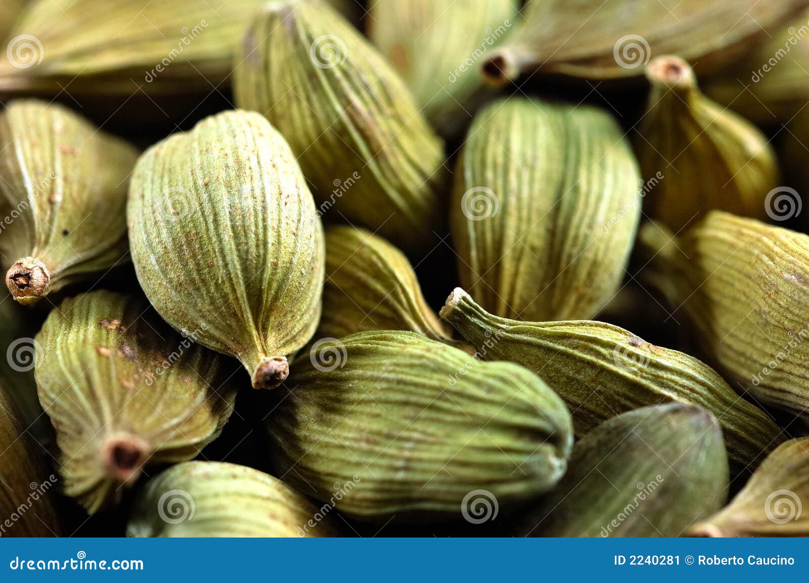 De zaden van de kardemom stock afbeelding. Image of exotisch - 2240281
