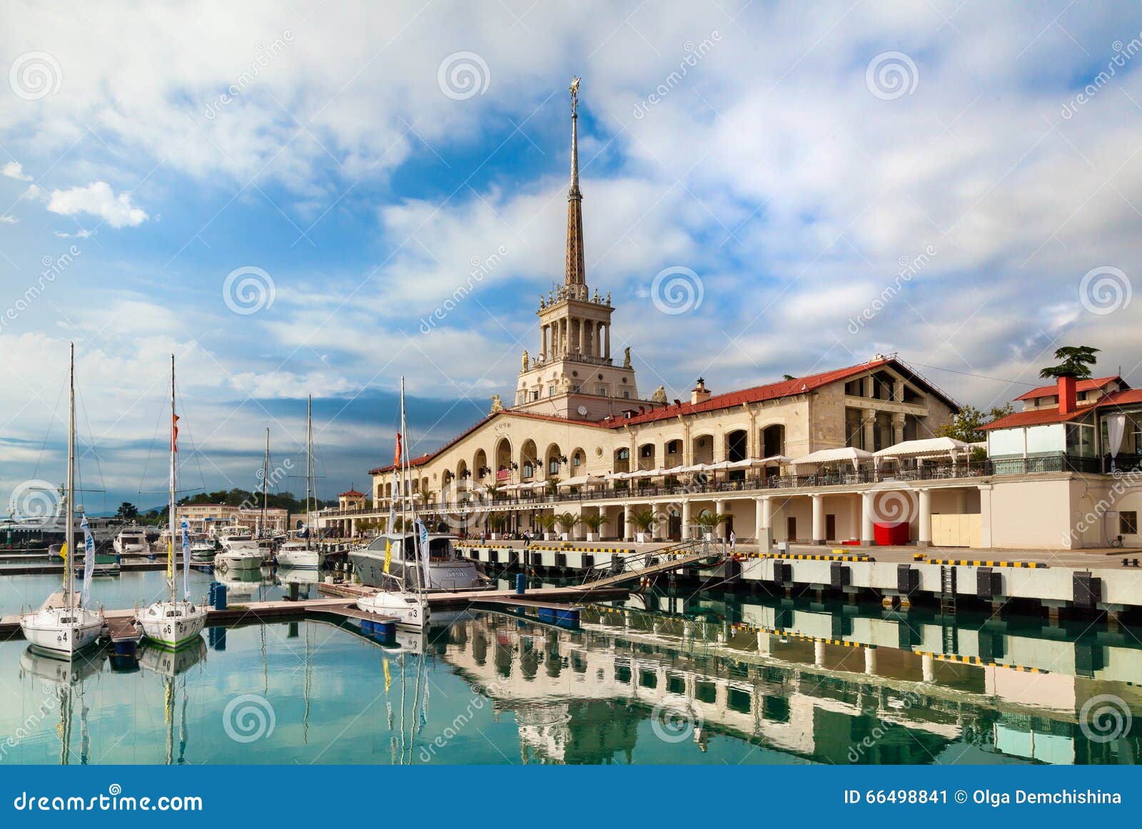 De Zeehaven Van Sotchi Rusland Redactionele Foto - Image of schip ...