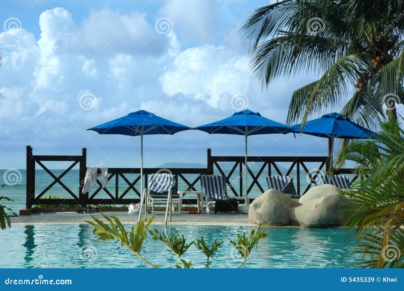 De Zitkamer van Poolside stock afbeelding. Image of sereen - 5435339