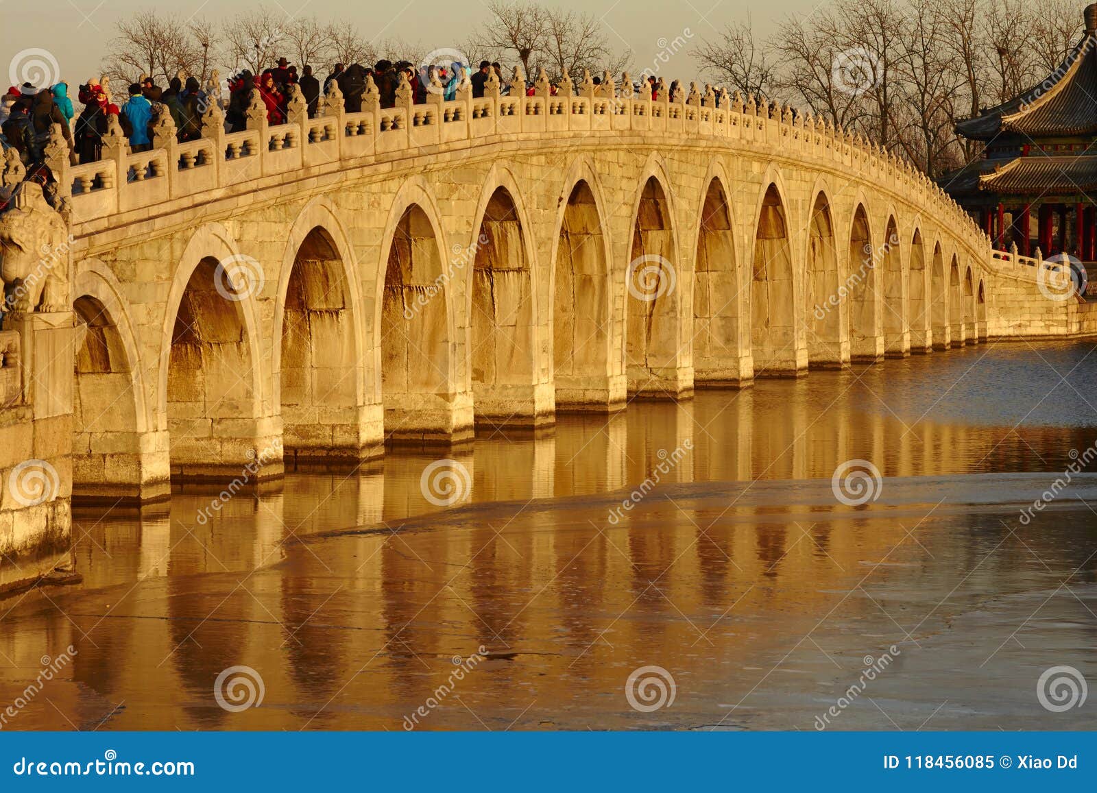 De Zonsondergang Van De 17 Boogbrug, China Redactionele Afbeelding ...