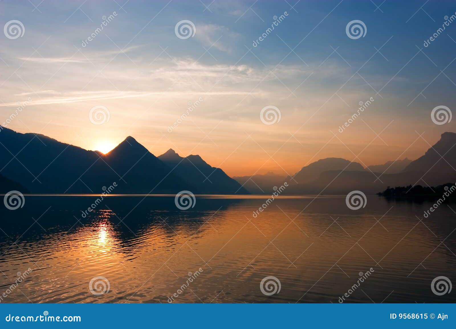 De Zonsopgang van de berg stock afbeelding. Image of idyllisch - 9568615