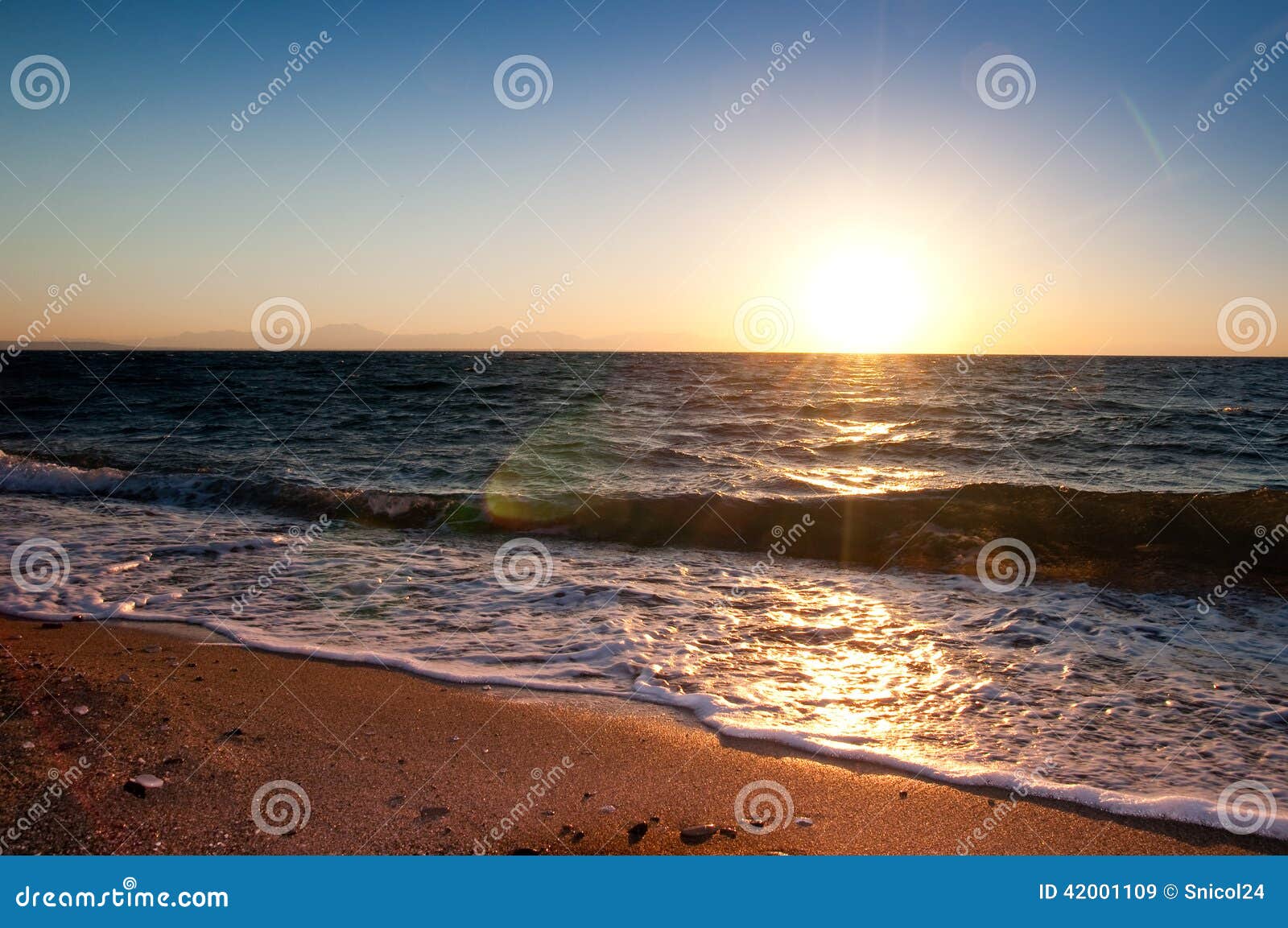 De Zonsopgang Van Het De Zomerstrand Stock Afbeelding - Image of ...
