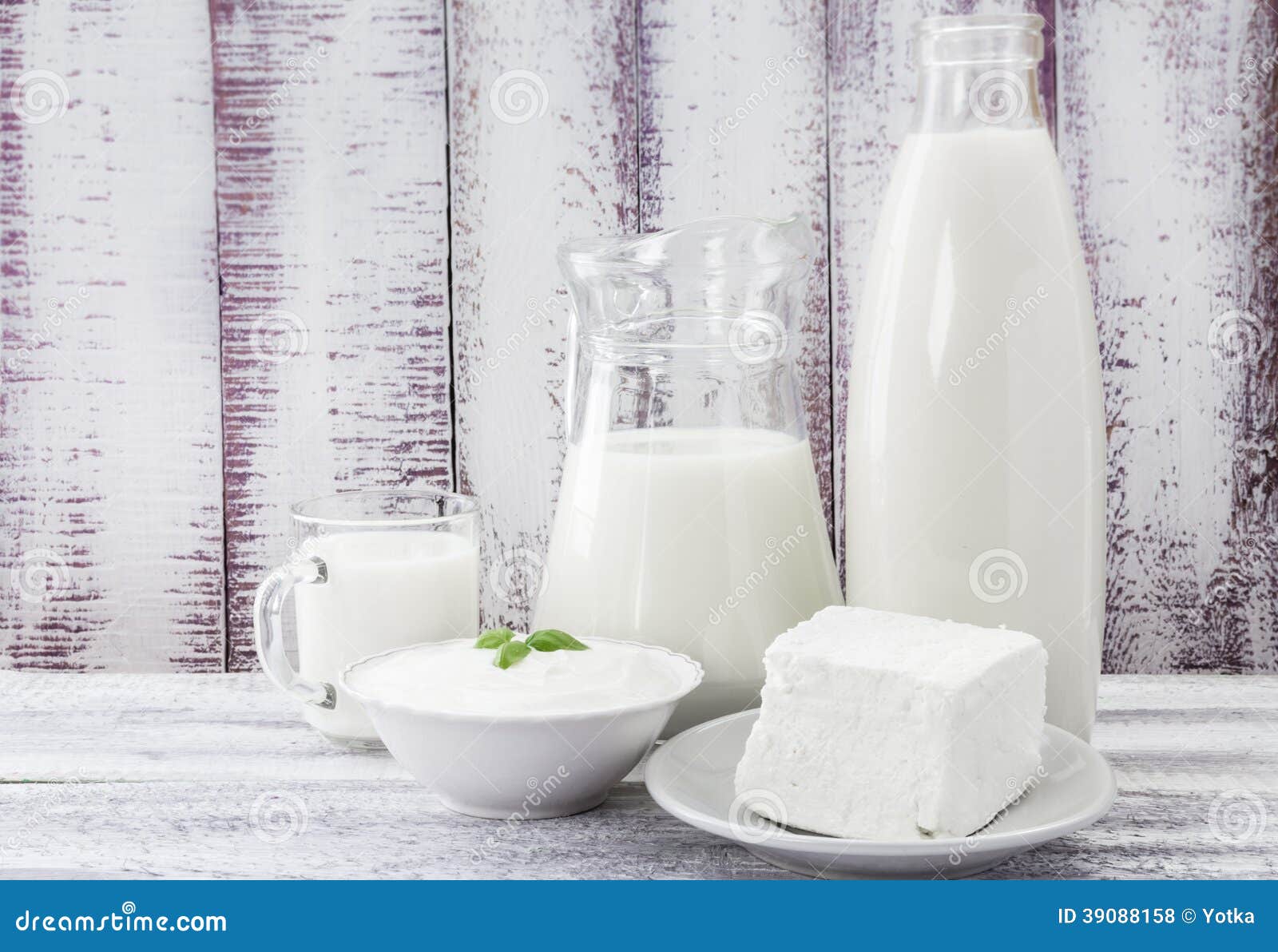 De Zure Room Van De Melkroomkaas Stock Foto - Image of dieet, calcium ...