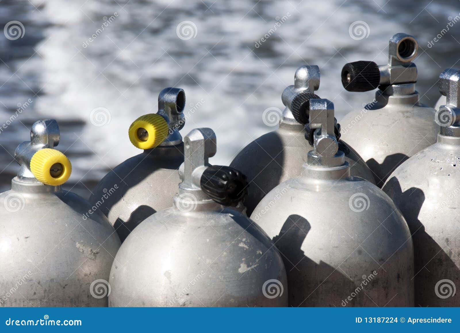 De Zuurstoftanks Van De Scuba-uitrusting Stock Foto - Image of exotisch ...