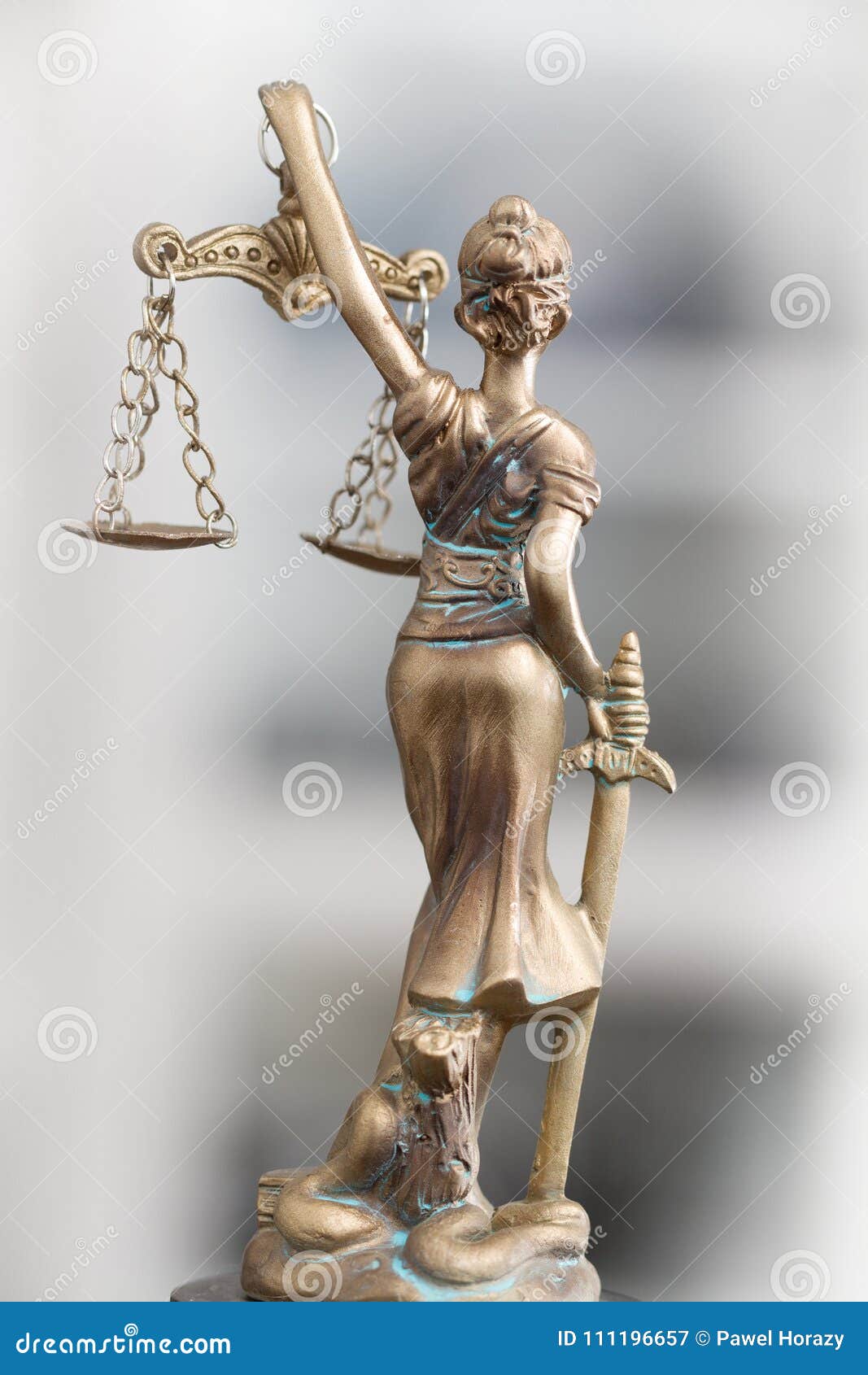 Dea Temida Dalla Parte Posteriore Immagine Stock - Immagine di scultura, fautore: 111196657