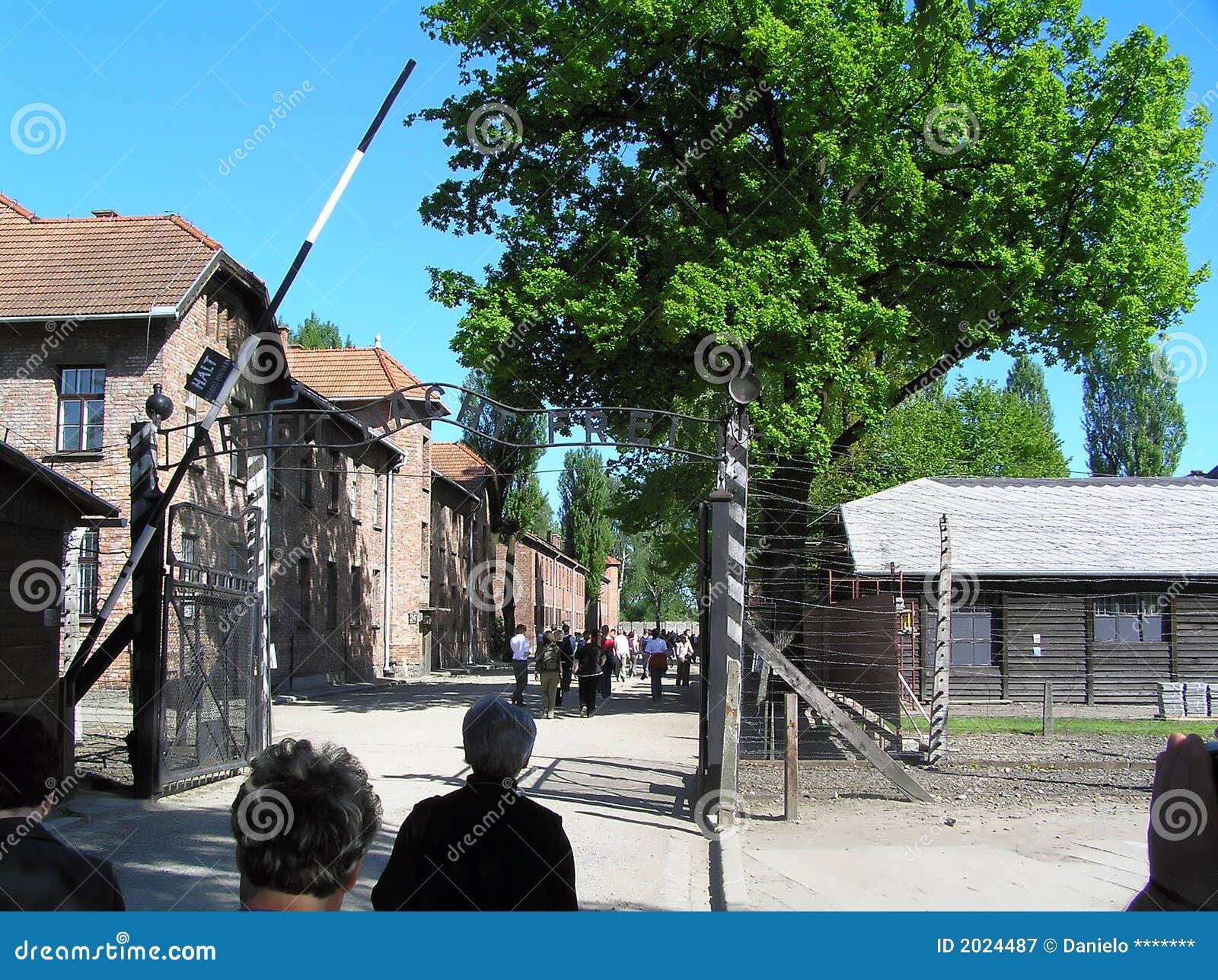 Death camp editorial photography. Image of people, chamber - 2024487