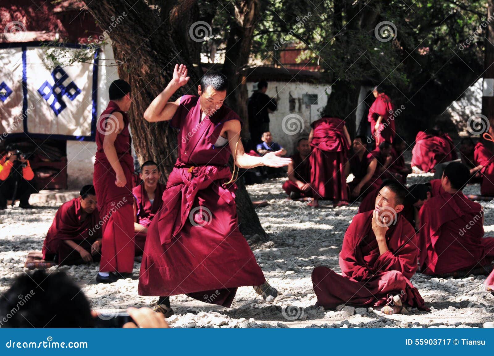 Debating monks in Tibet editorial photography. Image of lamaist - 55903717