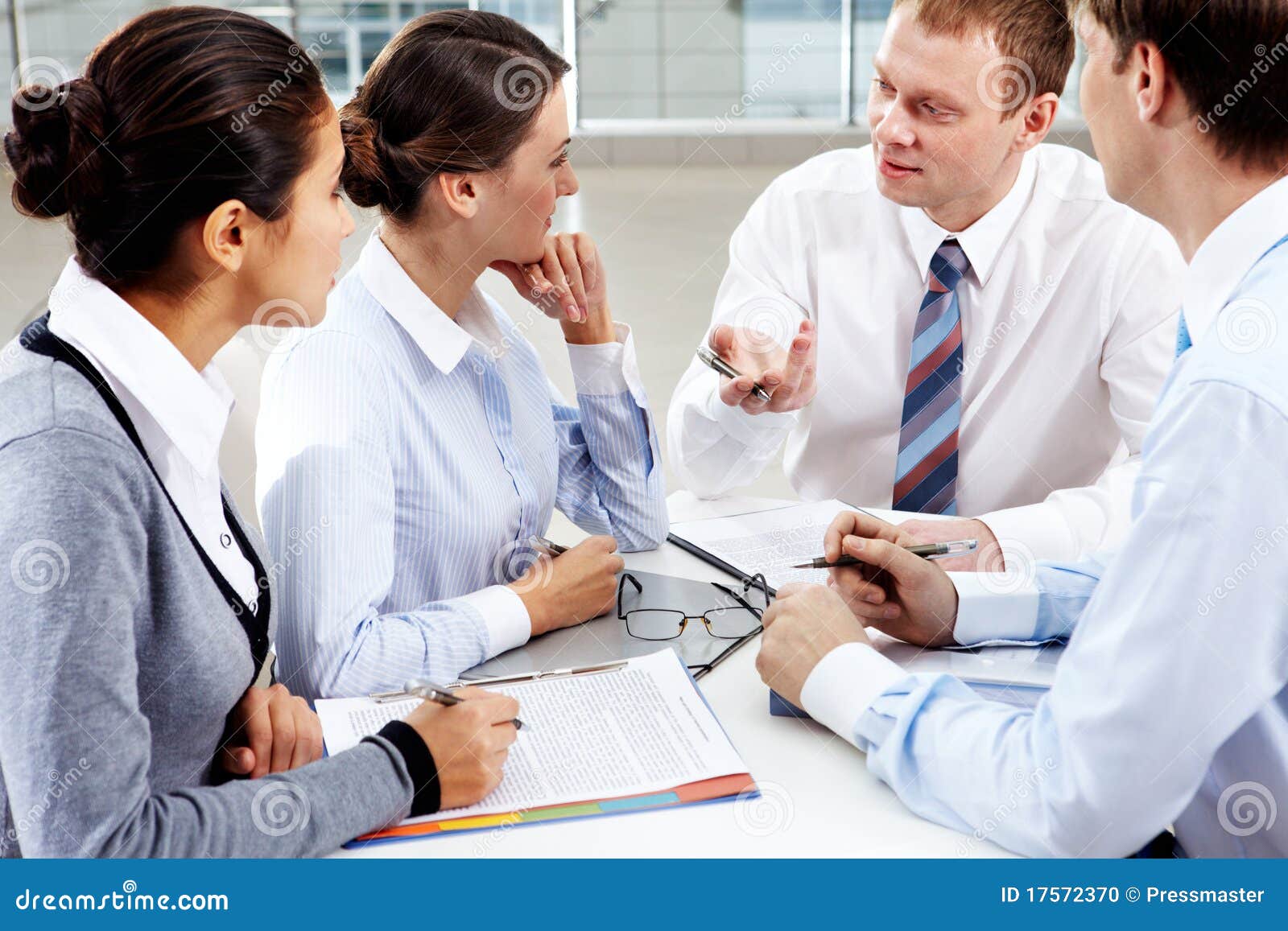 Debattieren stockfoto. Bild von sitzung, erklären, teilnehmer - 17572370