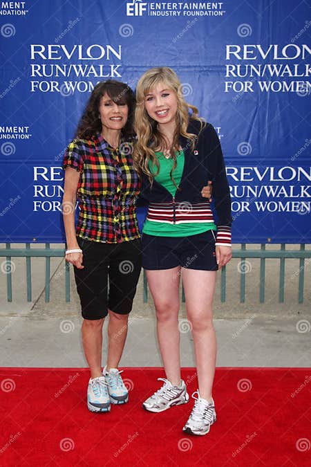 Debbie & Jenette McCurdy Editorial Stock Image - Image of debbie, women ...