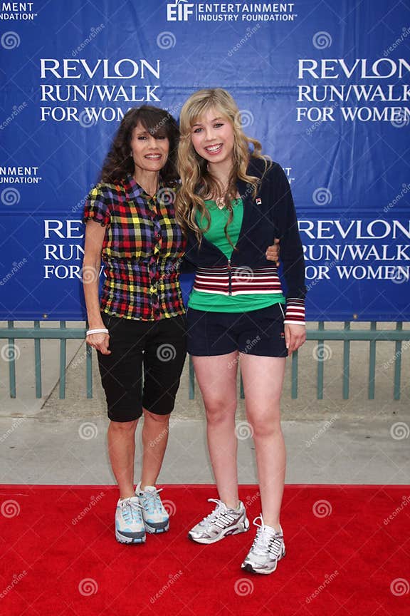 Debbie & Jenette McCurdy Editorial Stock Image - Image of debbie, women ...