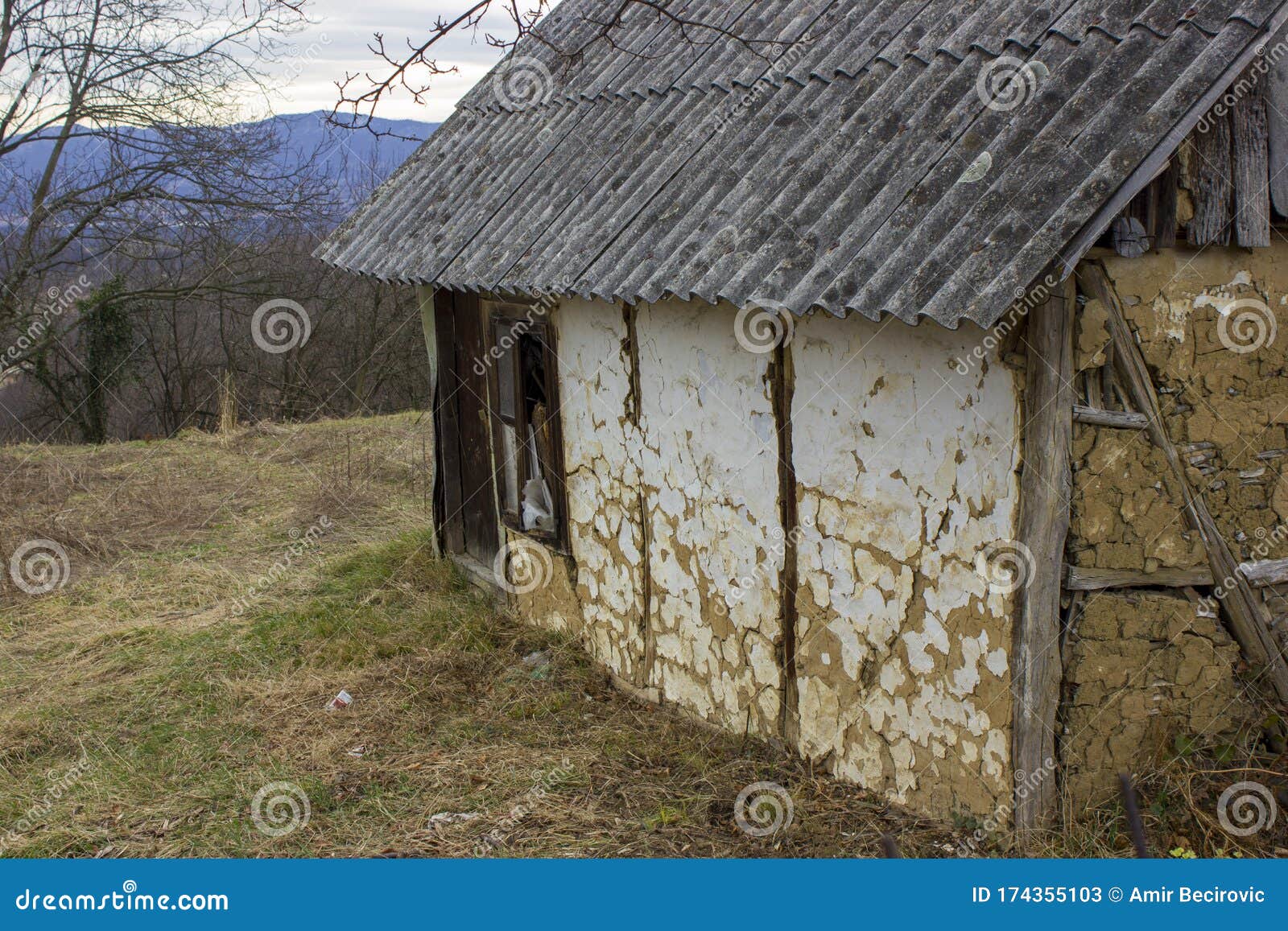 Decayed old farm house stock image. Image of ruined - 174355103