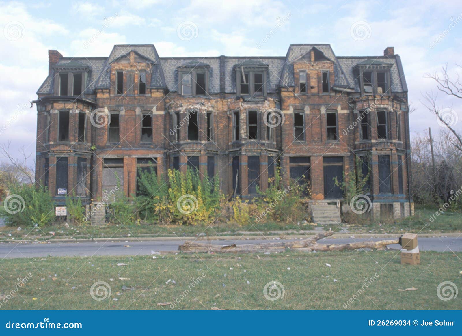 Decaying inner city estate editorial stock image. Image of issues ...