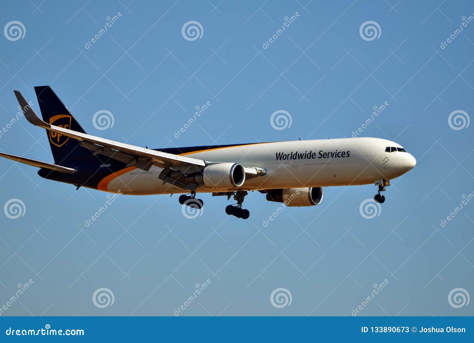 UPS Boeing 767 Coming in for a Landing Editorial Stock Photo - Image of ...
