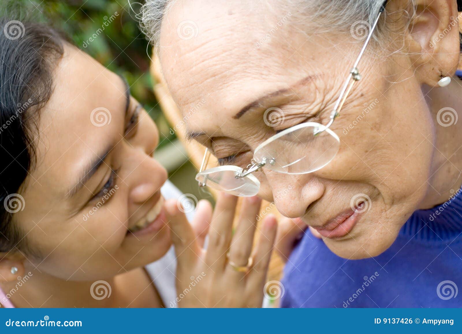 Decir Secreto De La Familia Fotos de stock - Fotos libres de regalías ...
