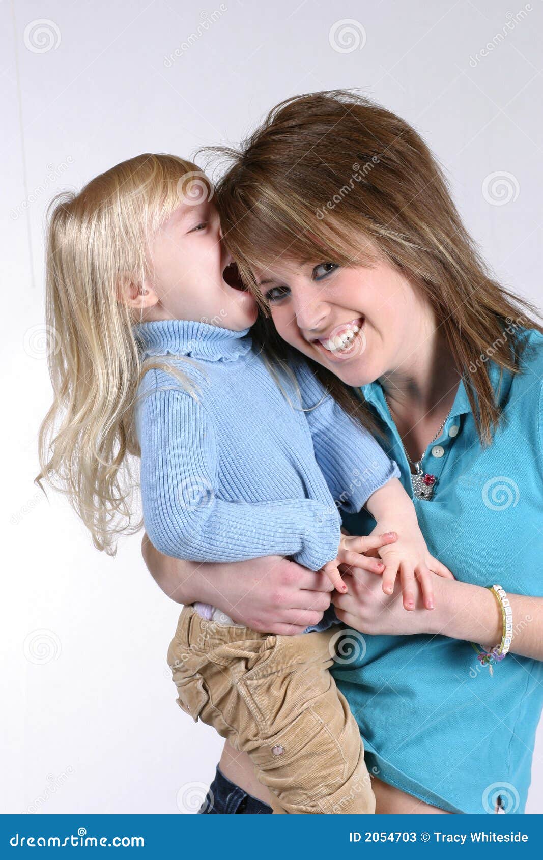 Decir secretos imagen de archivo. Imagen de belleza, muchachas - 2054703