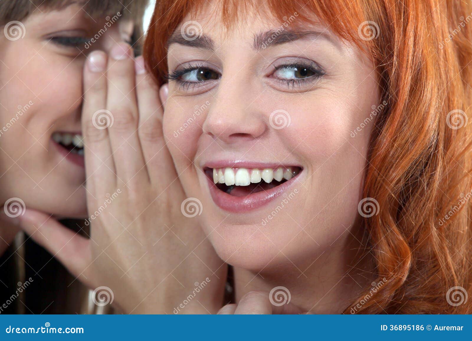 Decir un secreto foto de archivo. Imagen de blanco, felicidad - 36895186