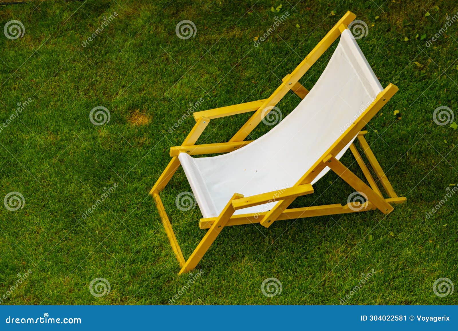 Deck chair in garden stock image. Image of garden, rest - 304022581