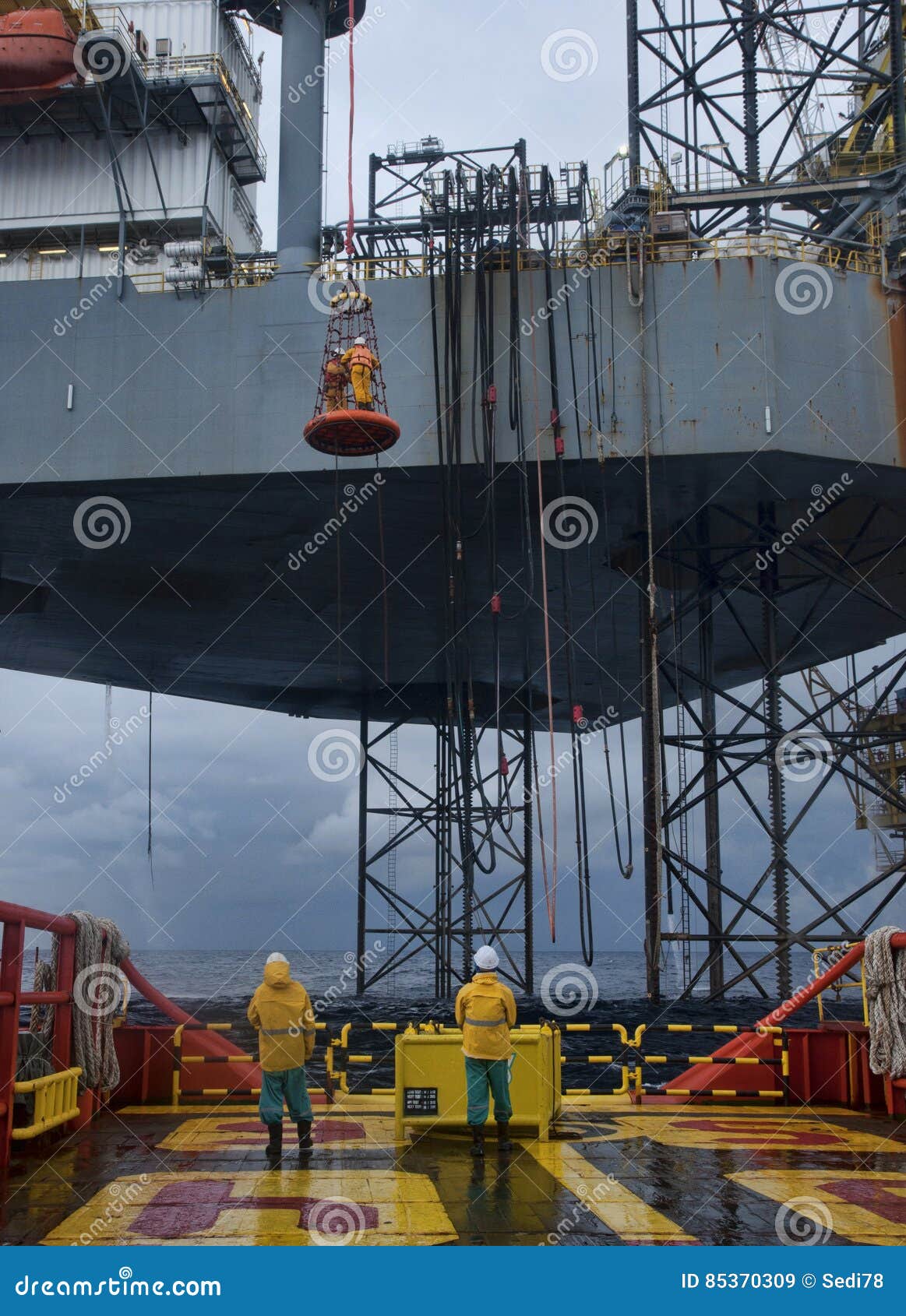 Deck Crew Cutting Oil Rig Chain On A Anchor During Rig Move Editorial ...