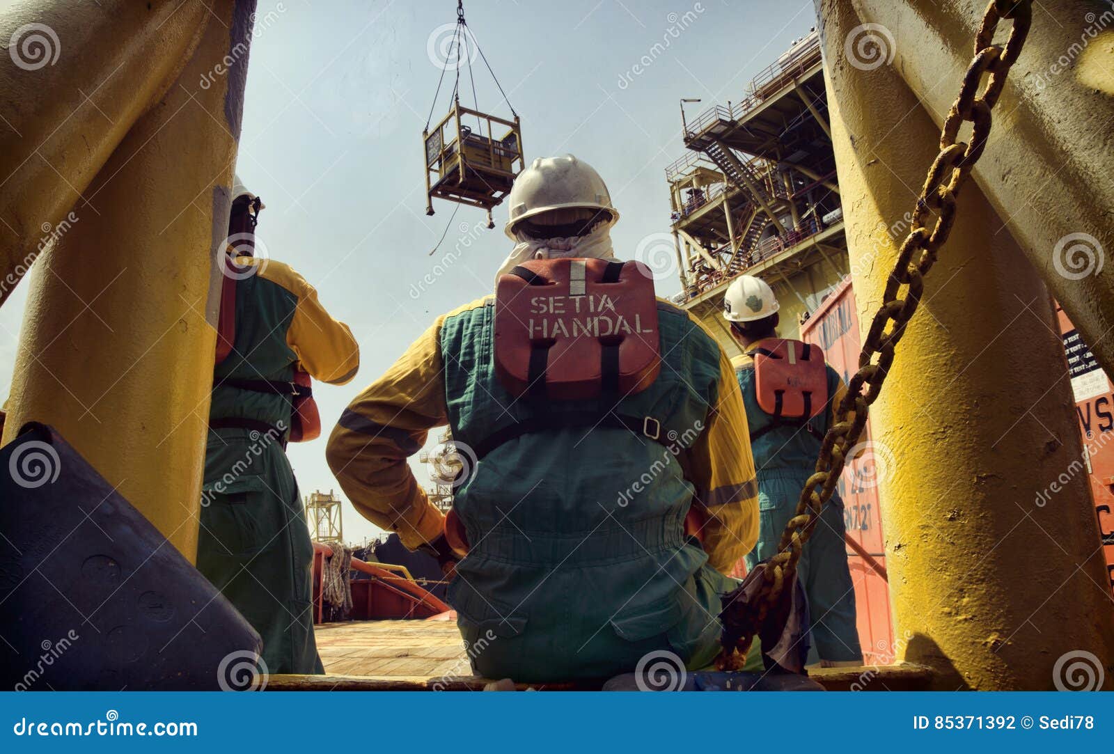 Deck crew working on deck editorial photography. Image of gear - 85371392