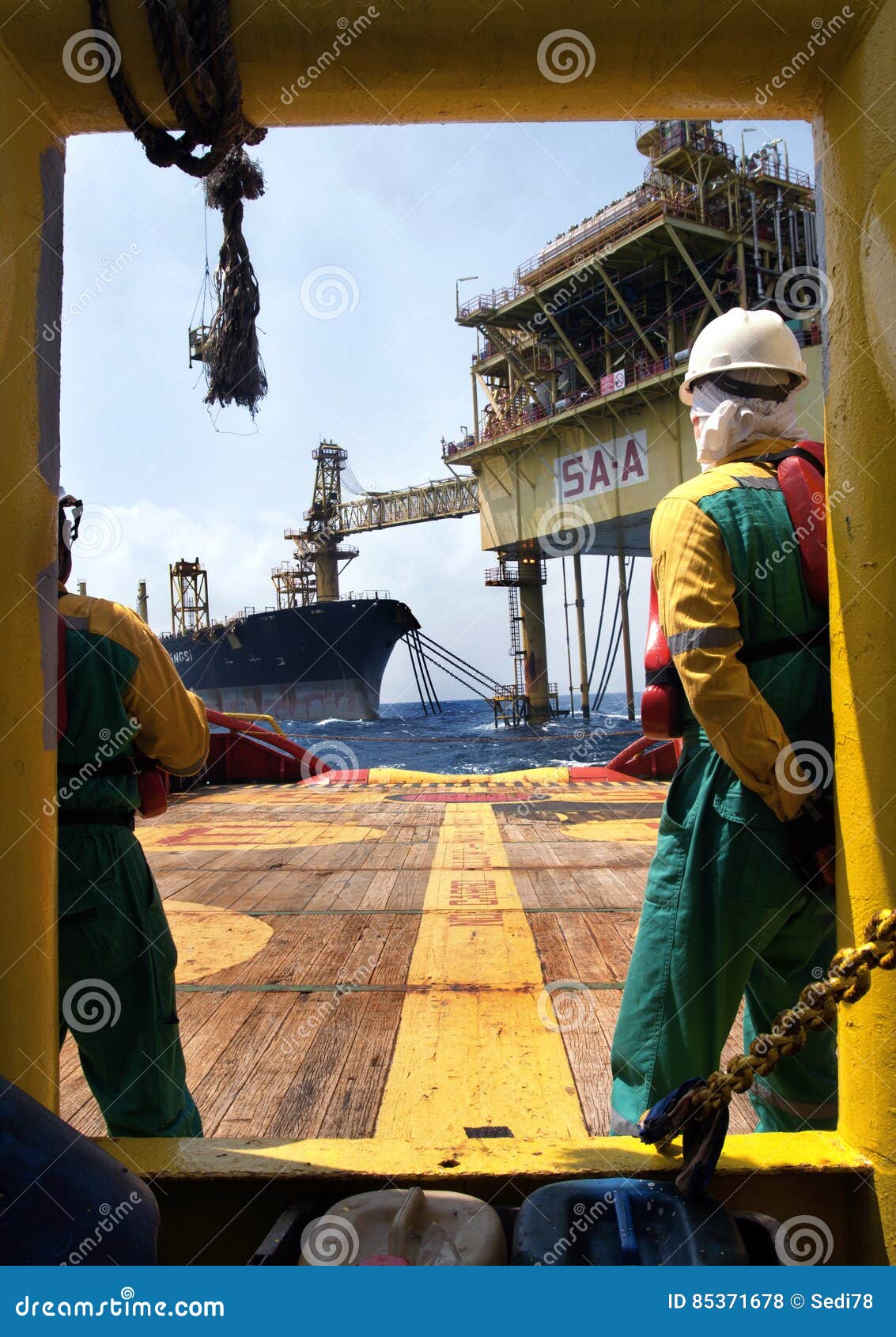 Deck crew working on deck editorial stock photo. Image of deck - 85371678