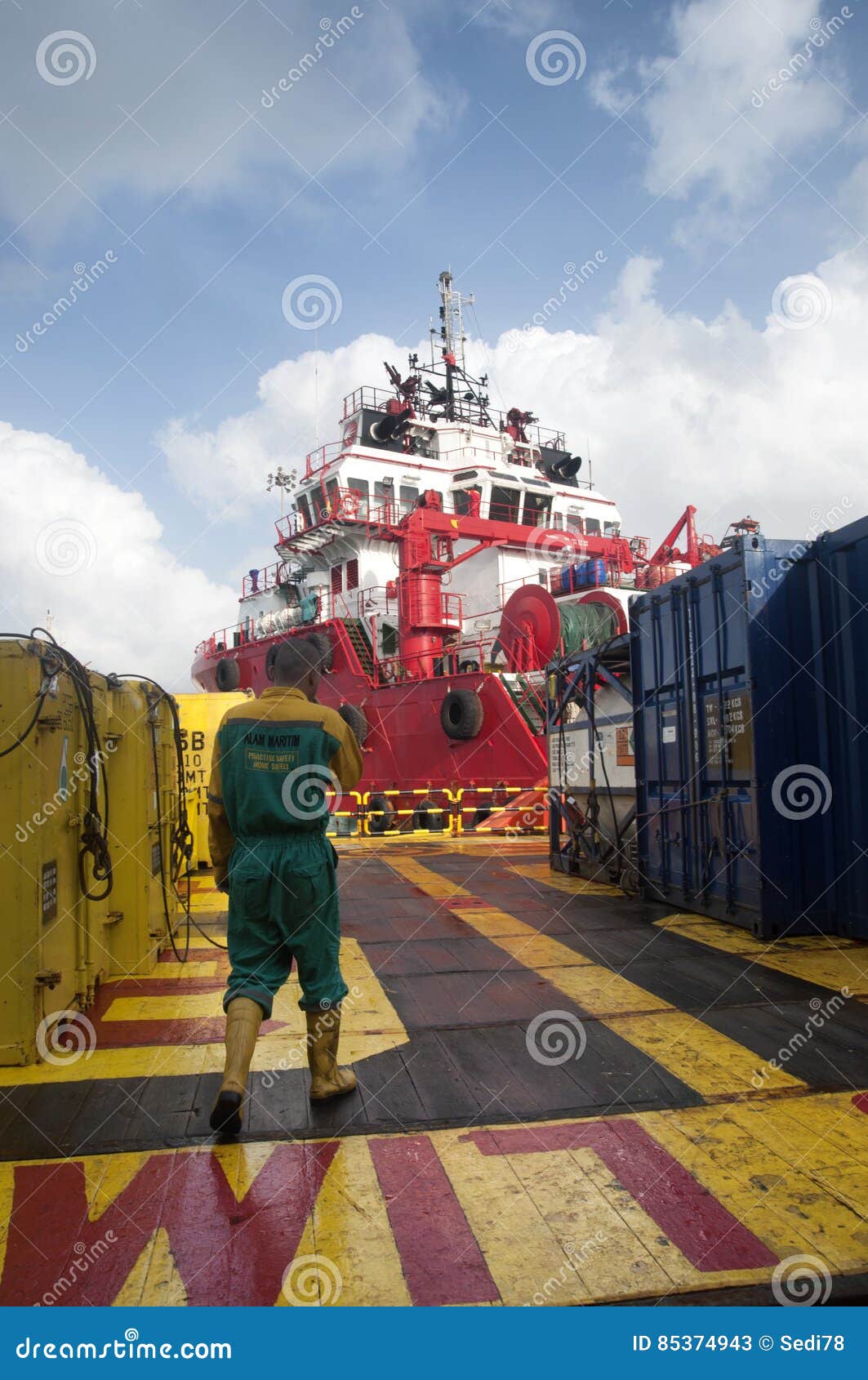 Deck crew working on deck editorial stock photo. Image of cargo - 85374943