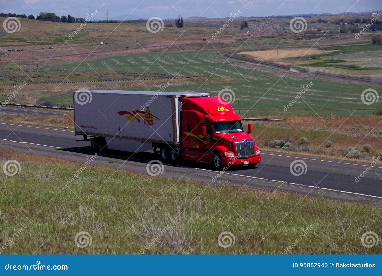 Decker Trucking/remorque Rouge De Blanc De Peterbilt Image éditorial ...