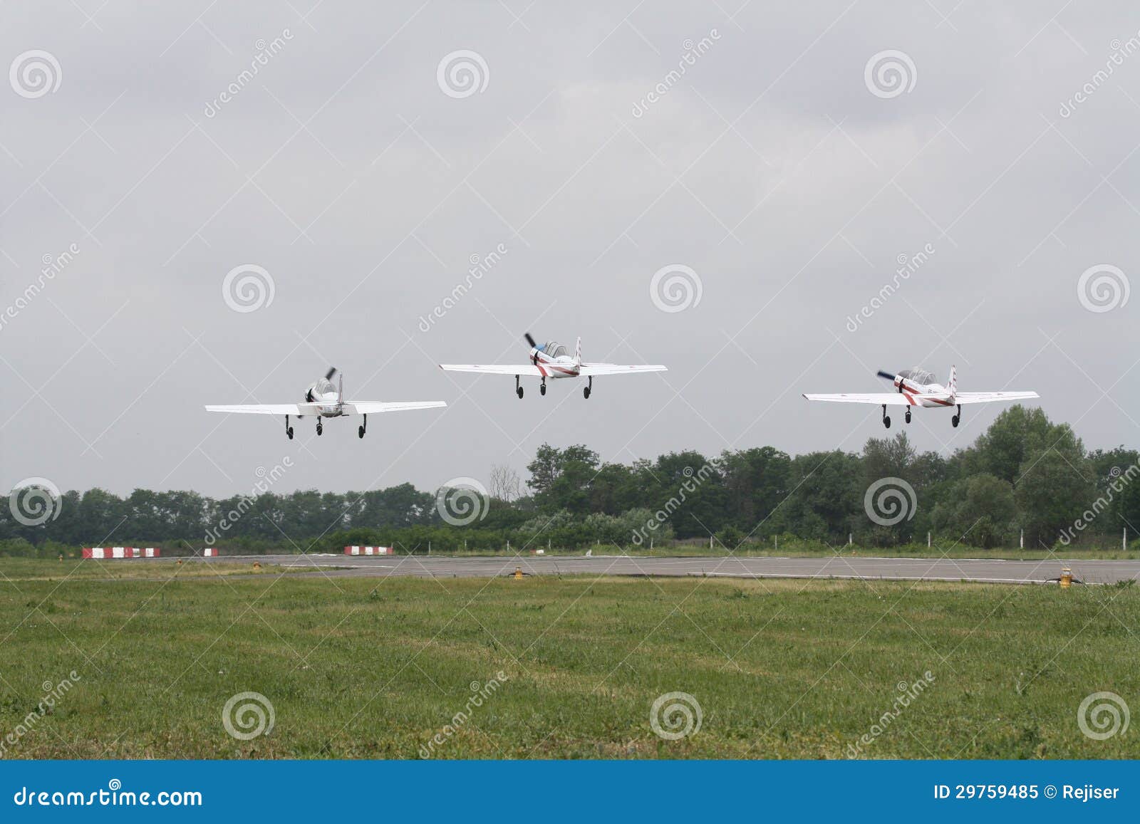 Decollo immagine stock. Immagine di aerodromo, pista - 29759485