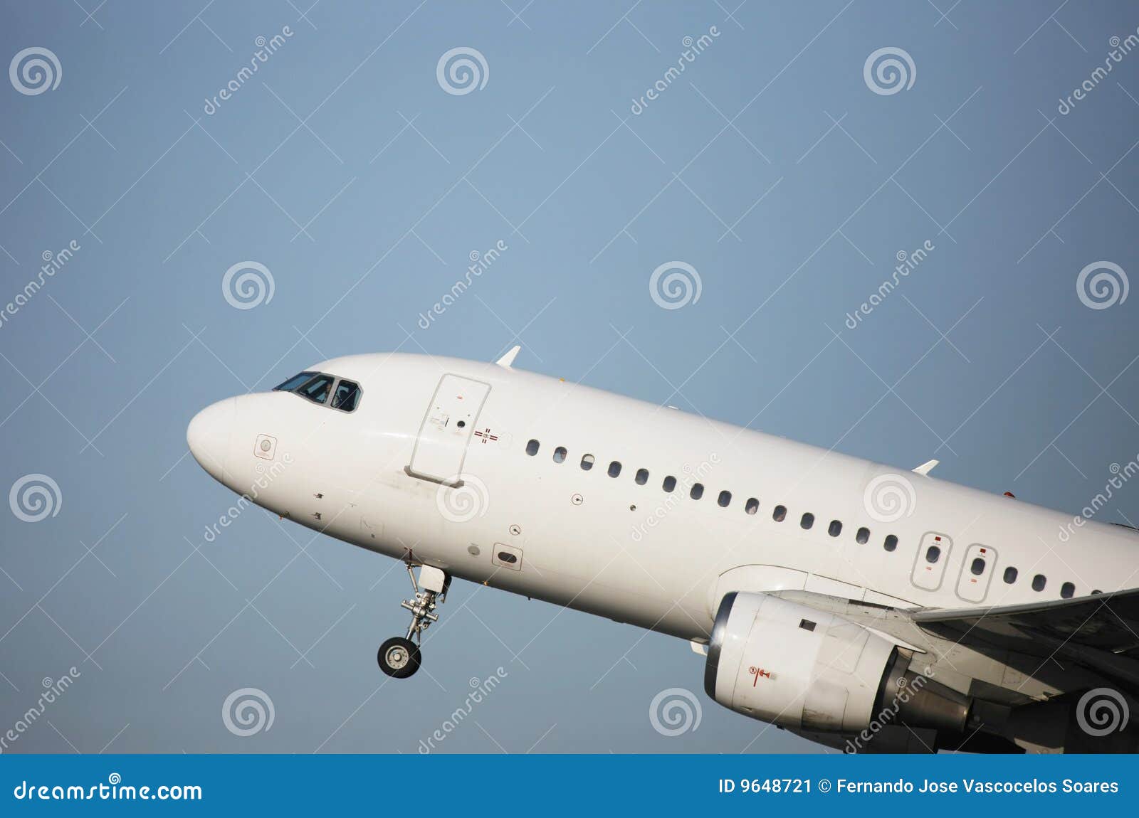 Decollo Dell'aereo Di Linea Immagine Stock - Immagine di cumulo ...