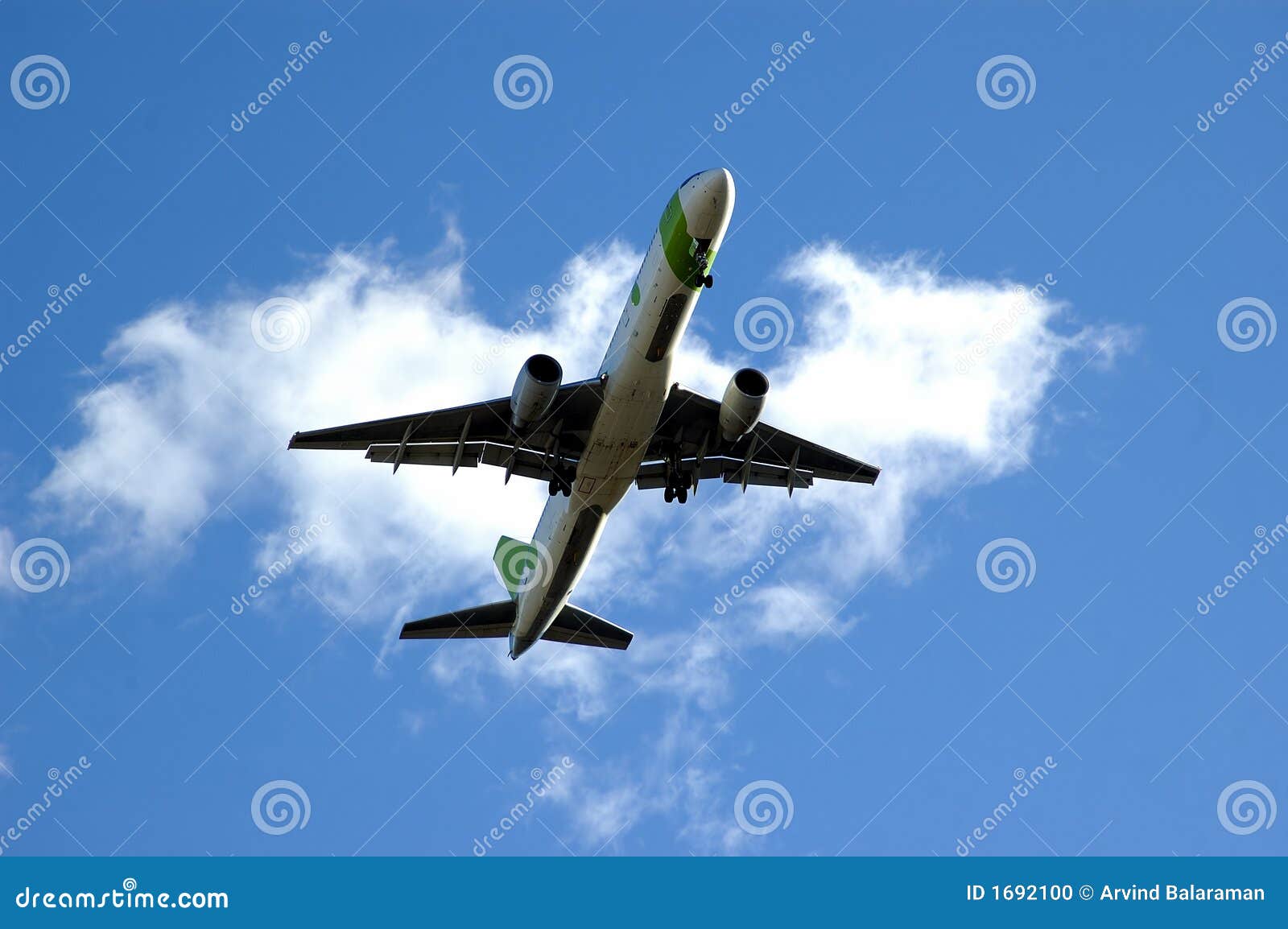 Decollo dell'aeroplano fotografia stock. Immagine di corsa - 1692100