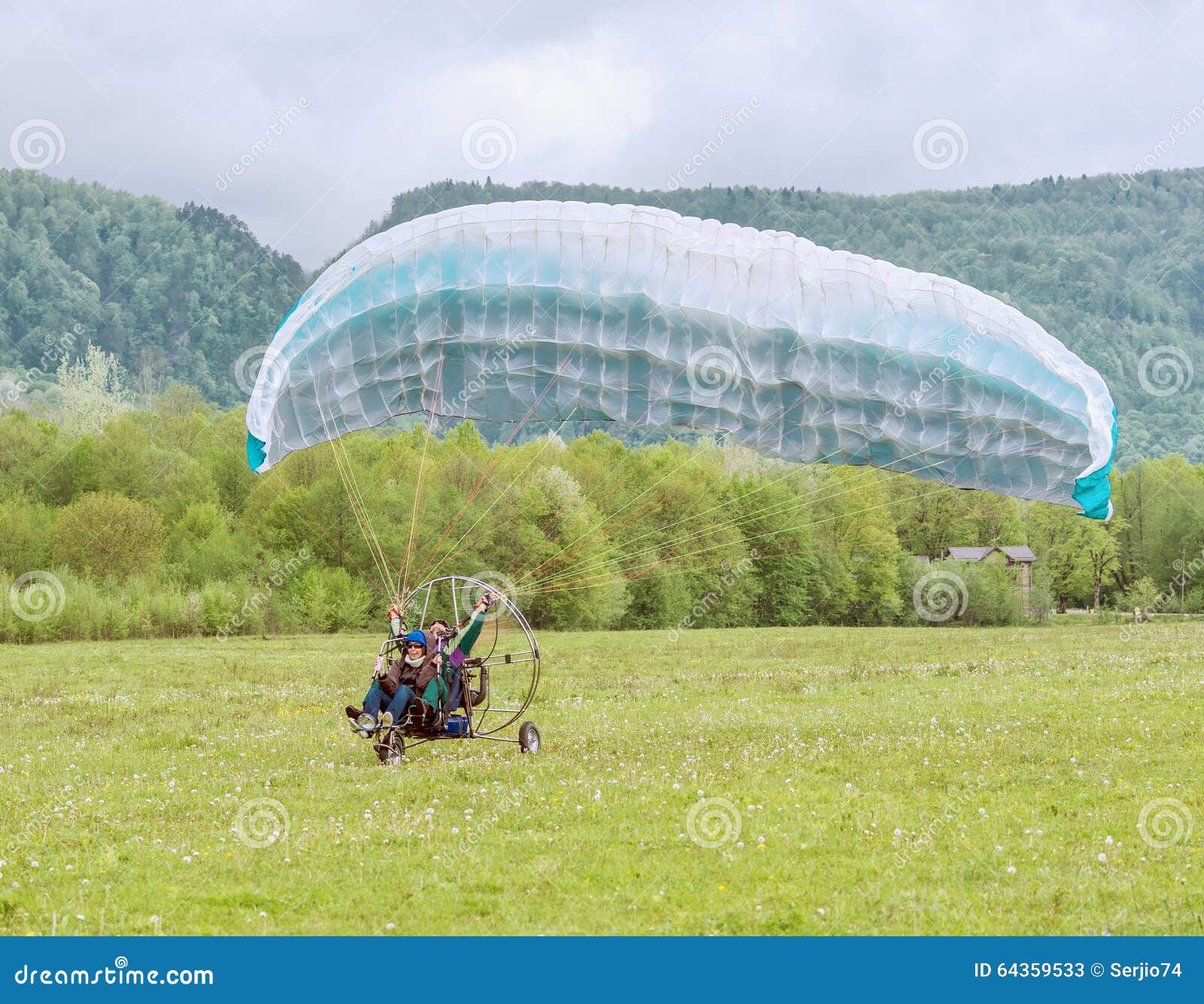 Decollo dell'aliante fotografia stock editoriale. Immagine di svago ...