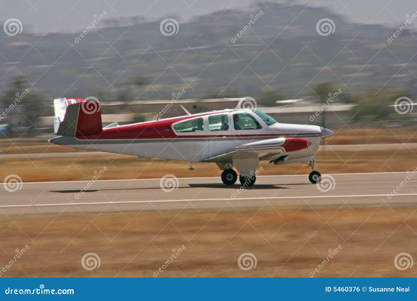 Decollo Privato Dell'aeroplano - Fotografia Stock - Immagine di ...