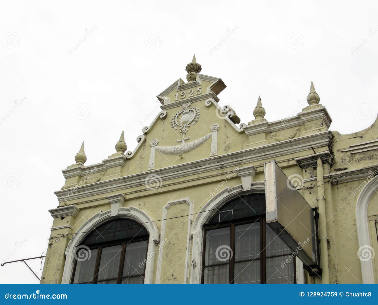 Decoraciones En Un Edificio Colonial Viejo Imagen de archivo - Imagen ...