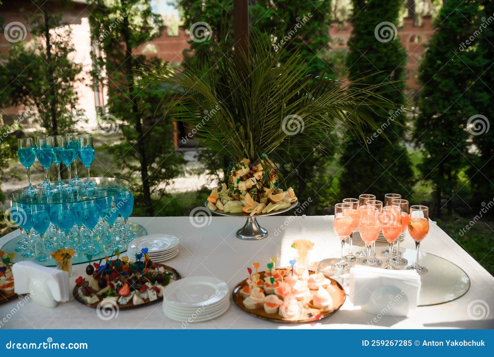 Decorated Plate with Fork and Spoon. Wedding Table Restaurant Stock ...