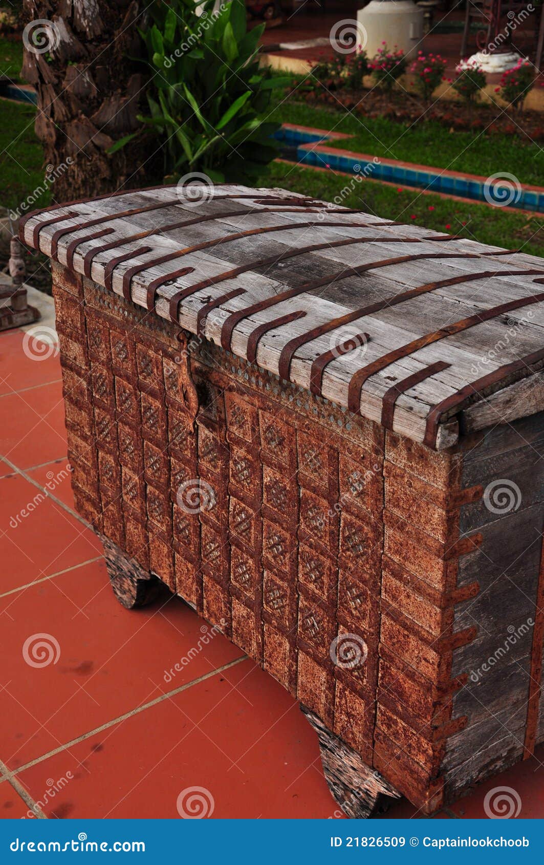 Decorative Ancient Treasure Crate Stock Image - Image of safe, treasure ...