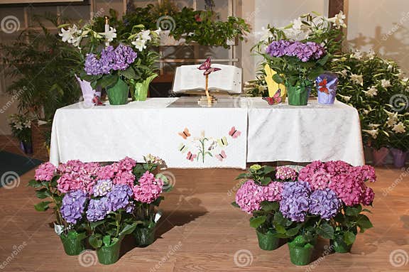 Decorative Flowers on Altar Stock Image - Image of indoors, bloom: 13678385