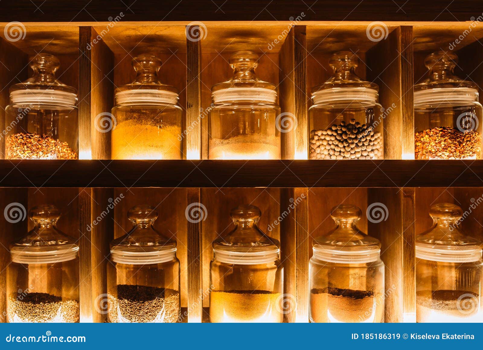 Discover beautiful ways to use decorative glass jars in your home décor