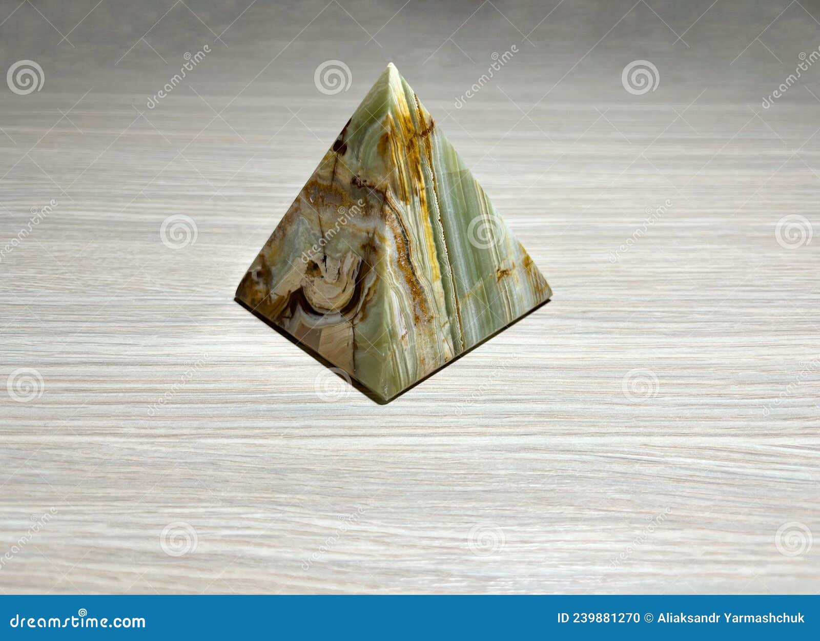 Decorative Pyramid of Onyx Close-up. Pyramid of Beautiful Onyx Stone ...