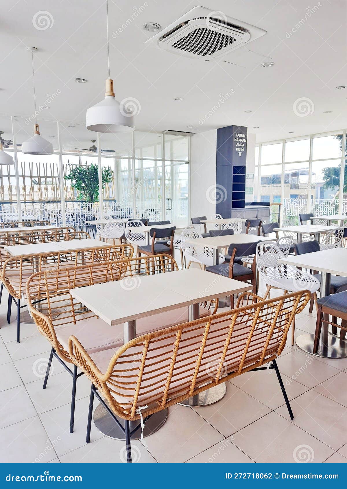 Decorative Restaurant Vibes Stock Photo - Image of ceiling, lobby ...