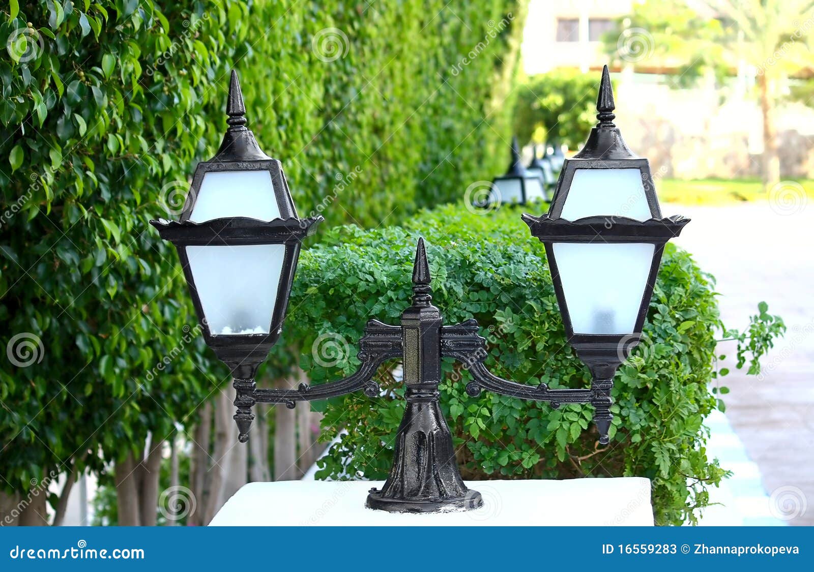 Decorative street light stock image. Image of architecture - 16559283